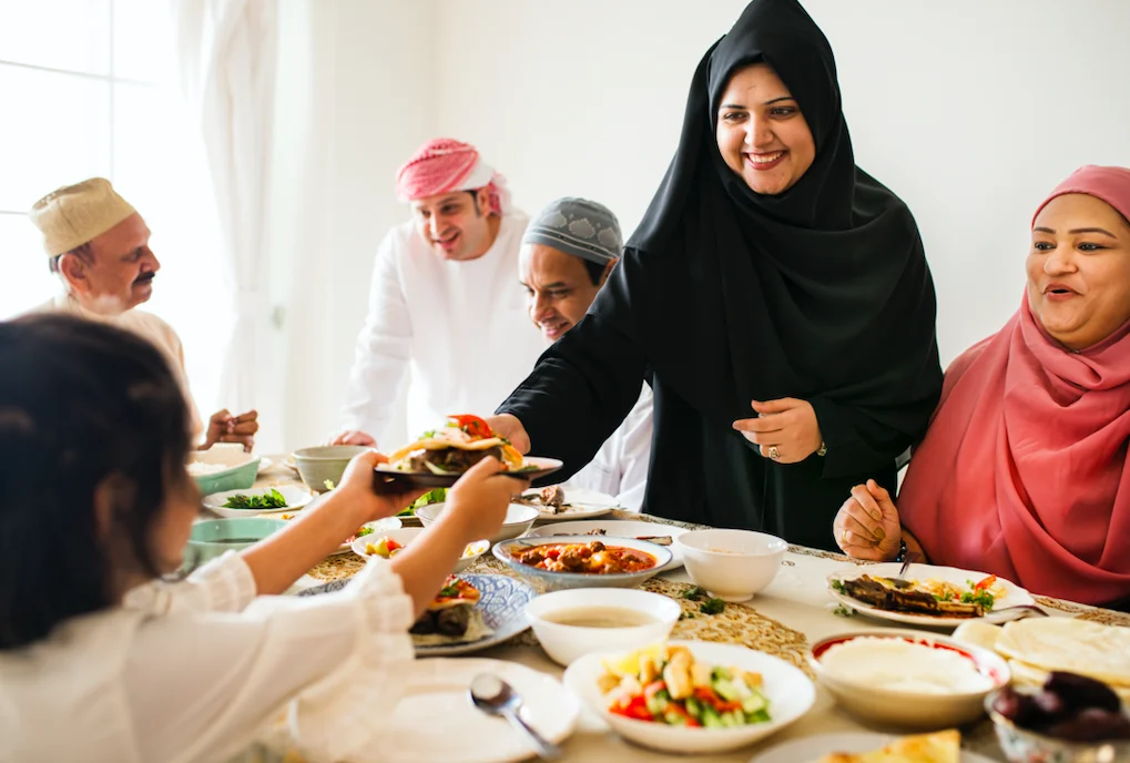 Food Etiquette & Manners Of Eating In Islam - Table Manners